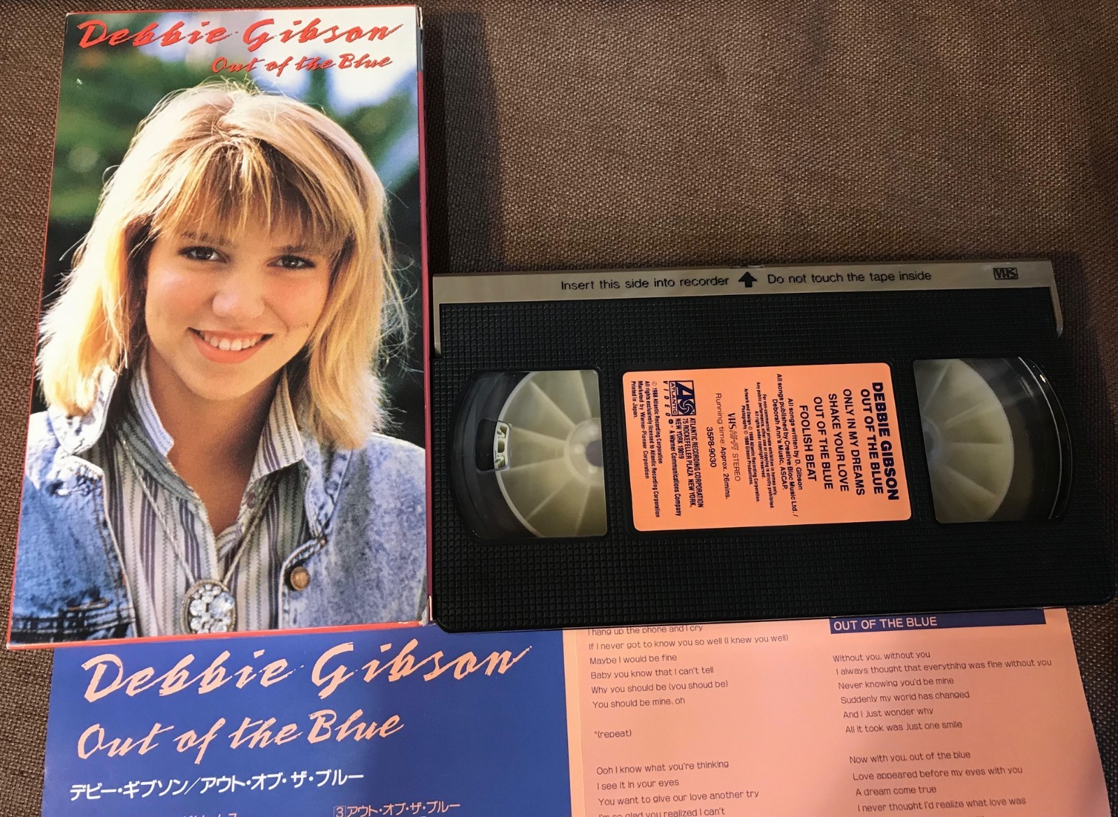 DEBBIE GIBSON Out Of The Blue JAPAN VHS 35P8-9030 w/ SLIP CASE + INSERT ...