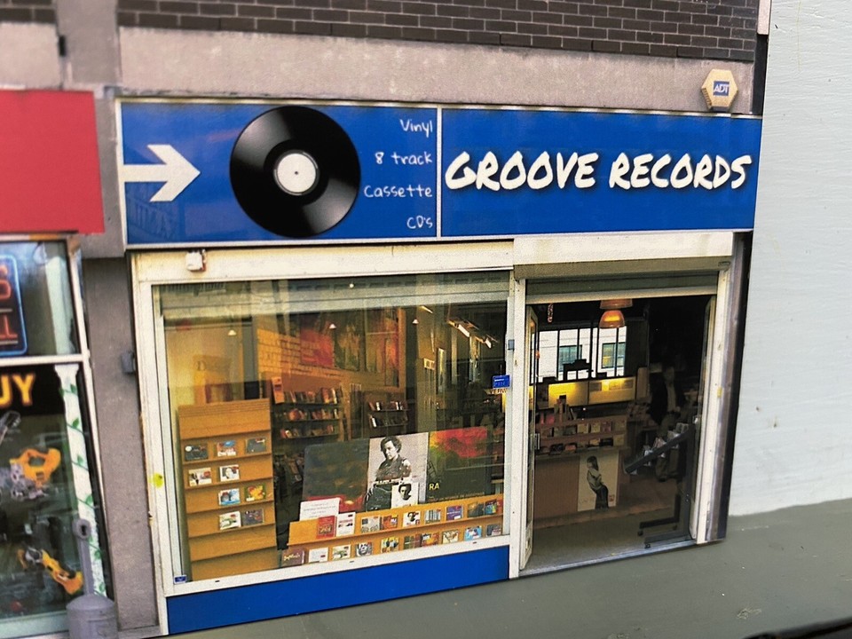 HO Scale Scratch Built "PAWN SHOP”💰Video + Record LED, Building Flat ...