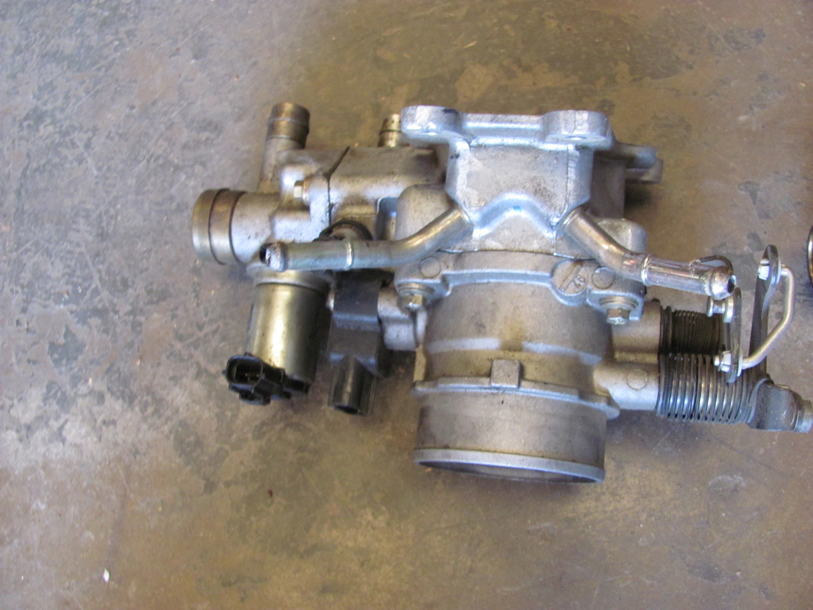 2000-2002 Lincoln LS V8 3.9L Throttle Body | Genuine OEM