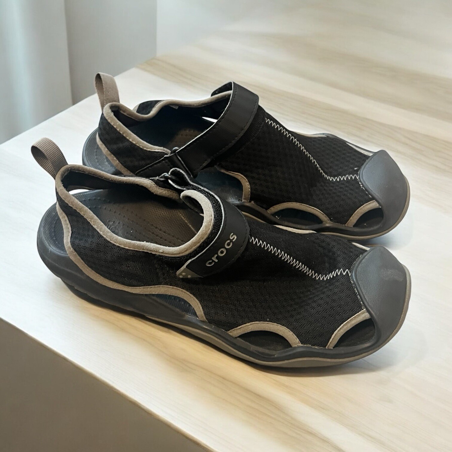 Crocs Men's Swiftwater Mesh Deck Water Shoes Sandals … - Gem