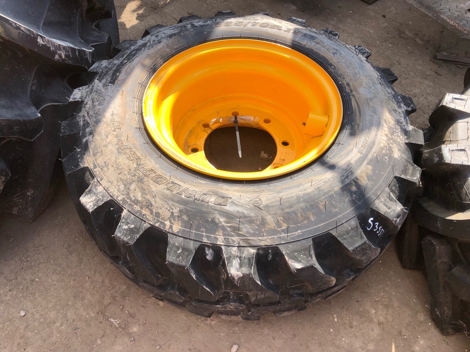 DUNLOP 365/70R18 TYRE COMPLETE WITH 8 STUD WHEEL | eBay UK