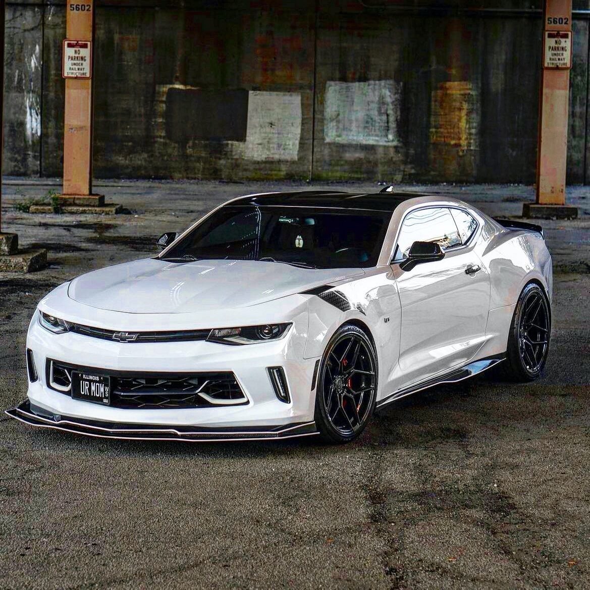 White Camaro Black Rims WELD Ventura 5 Beadlock Camaro SS G8 GTO Drag