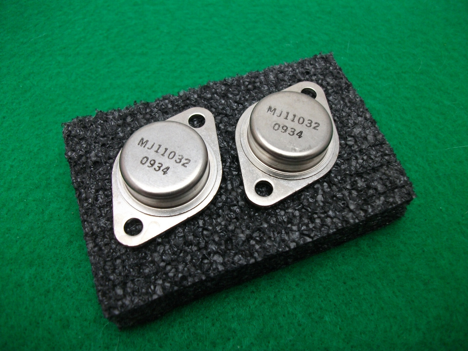 QTY 2 - NEW - MJ11032 Darlington Power transistors NPN 120V 50A TO-3 ...