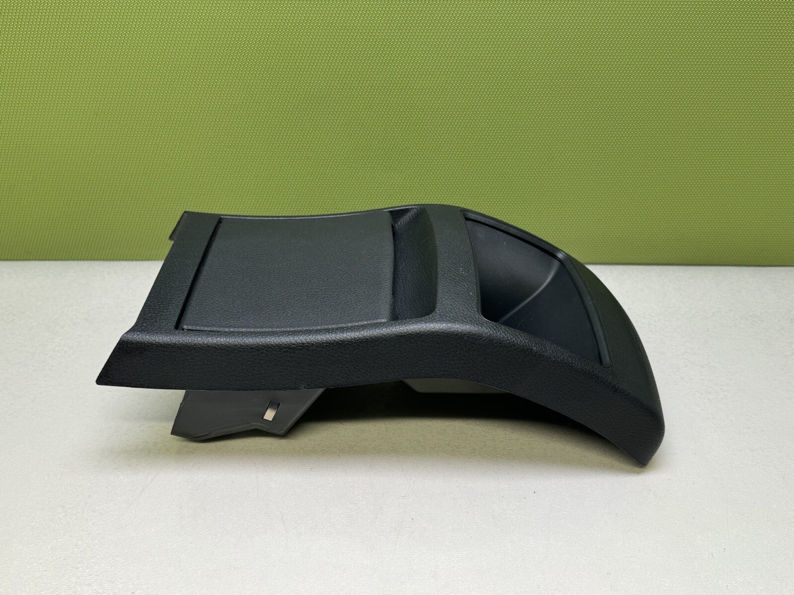 2013 MERCEDES A180 W176 REAR CENTER CONSOLE STORAGE COMPARTMENT ...