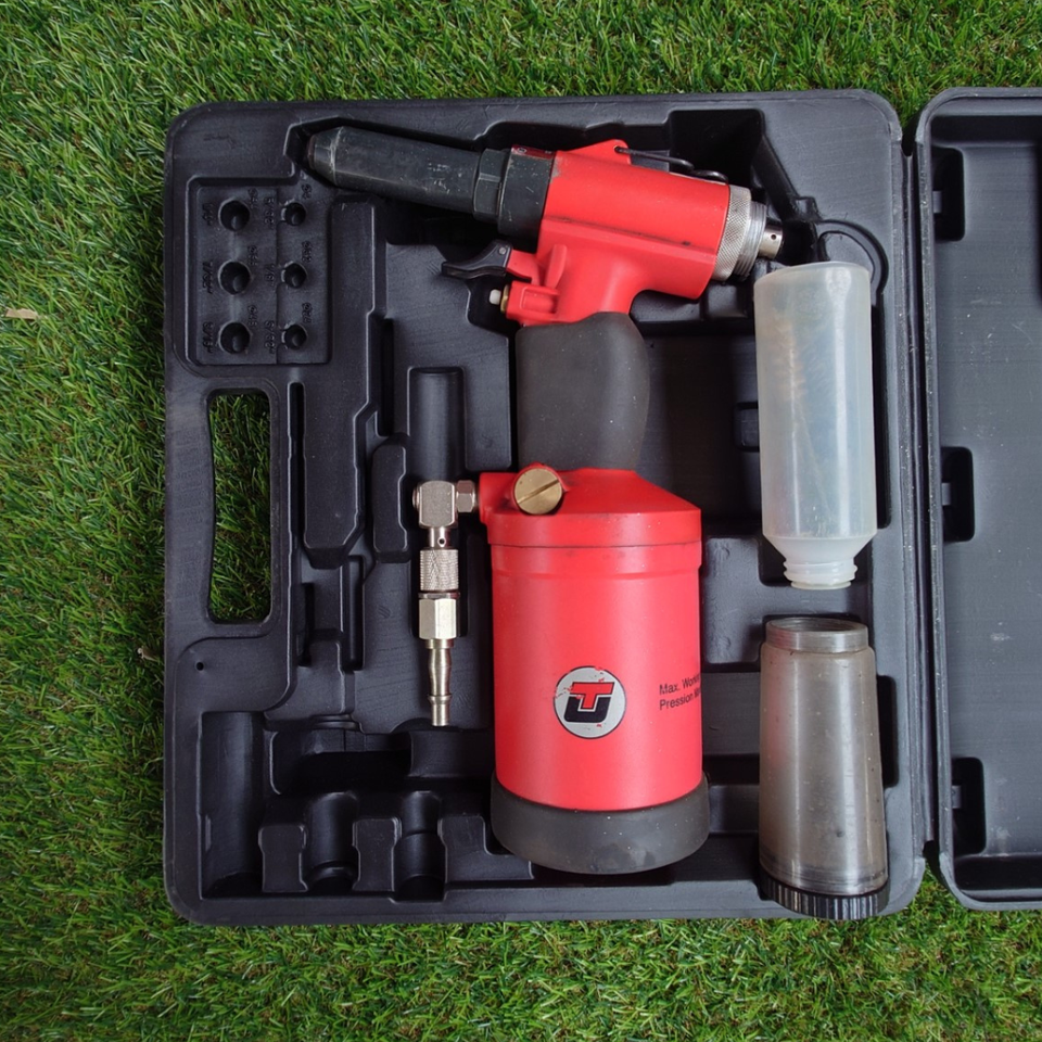 Universal Air Tools UT180R 1/4" Riveter Vac System | eBay UK
