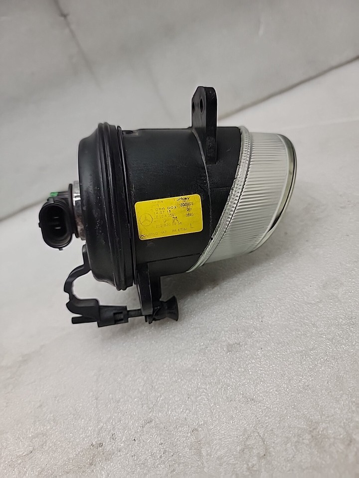 2016-2024 Mercedes-Benz Metris E350 Genuine OEM Left Fog Lamp Assembly ...
