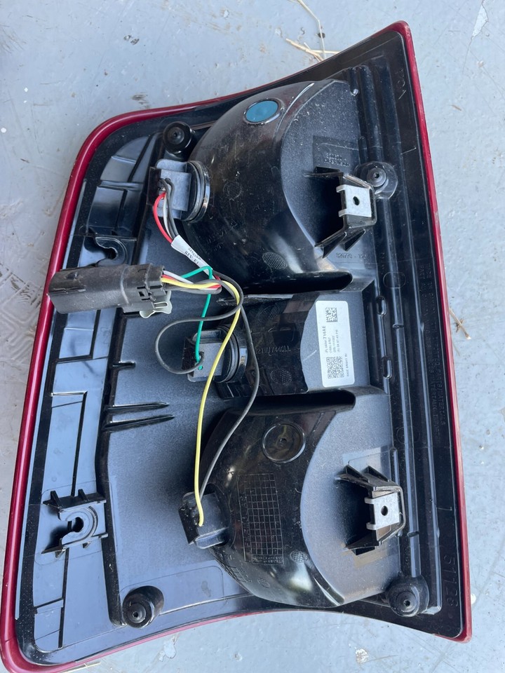 2022 Dodge Ram 2500 OEM Right Passenger Incandescent Tail Light ...