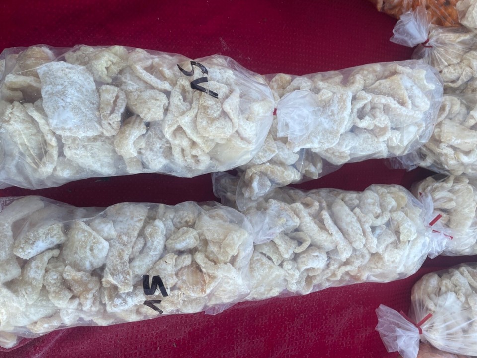 Carolina Style pork cracklins/ FATBACK STYLE fried pork fat with skin ...