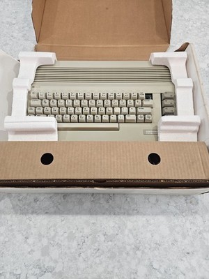 Vintage Commodore 64C Computer System Console Power Supply and Box C64 ...