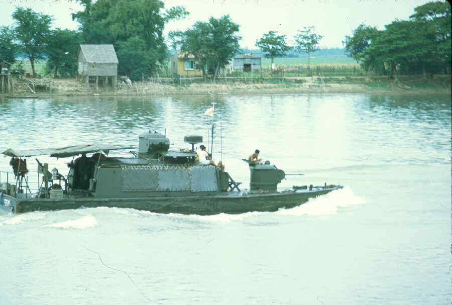 RIVER PATROL FORCE VIETNAM LAPEL HAT PIN UP US NAVY TASK FORCE 116 PRB ...