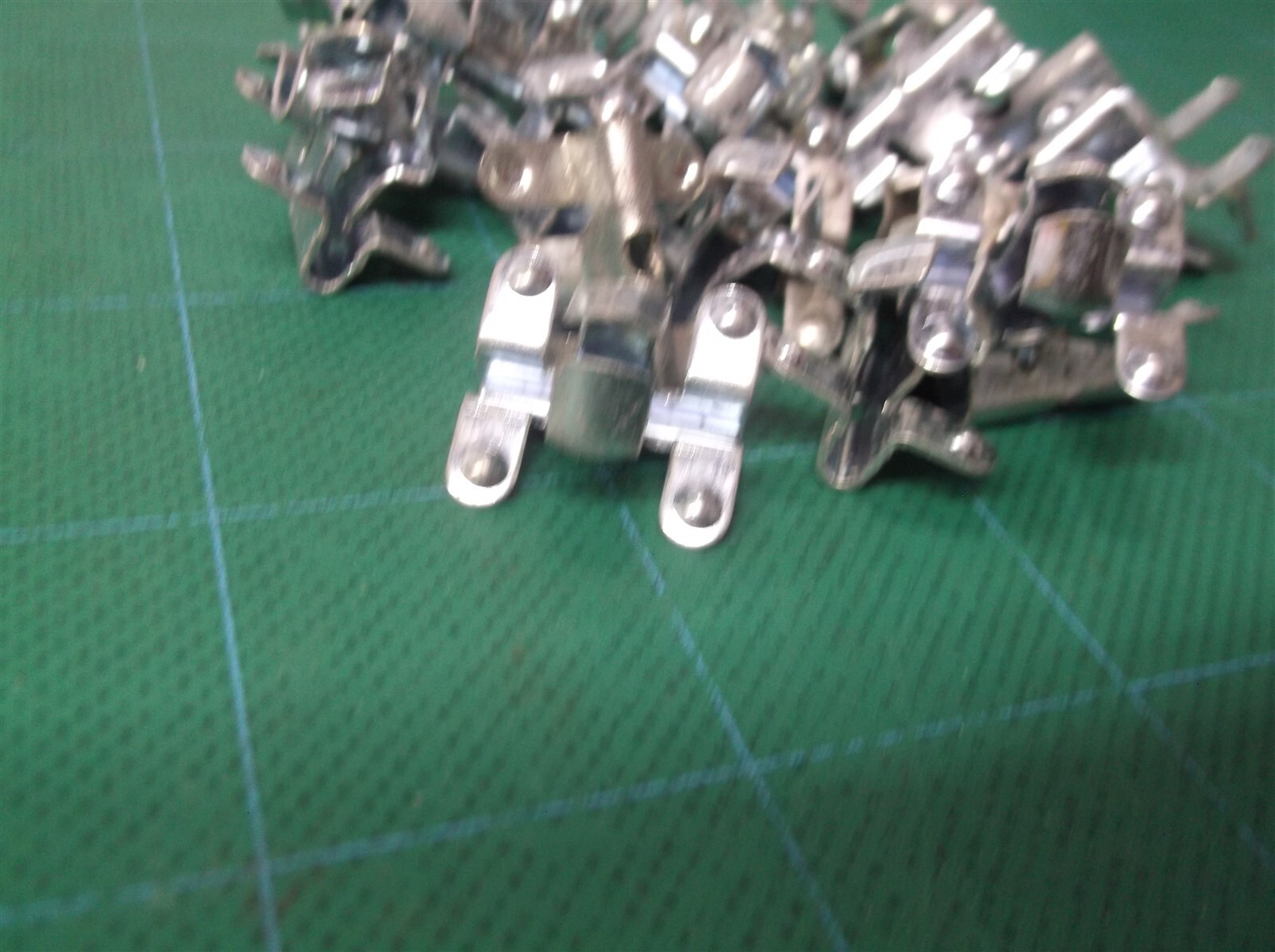 (24) 1/4 Turn Retainer Clips w hole for Ballast Cover and Reflectors | eBay