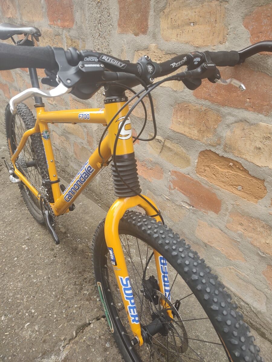 CANNONDALE F700 CAAD 4 SIZE 18 CANNONDALE F700 CAAD 4 SIZE 18