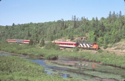 CN 4110 GP-9r #633 HEYDEN ON (CANADIAN NATIONAL) ORIGINAL SLIDE 07-04 ...