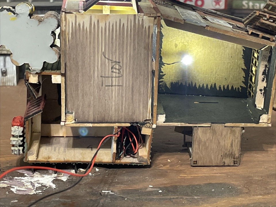 HO Train Model Lighted Built & Weathered HYPER-DETAILED Bull's Salvage ...