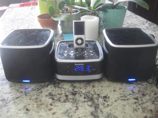 Brookstone iDesign Stack 649210 FM STEREO iPHONE iPOD iPHONE Clock ...