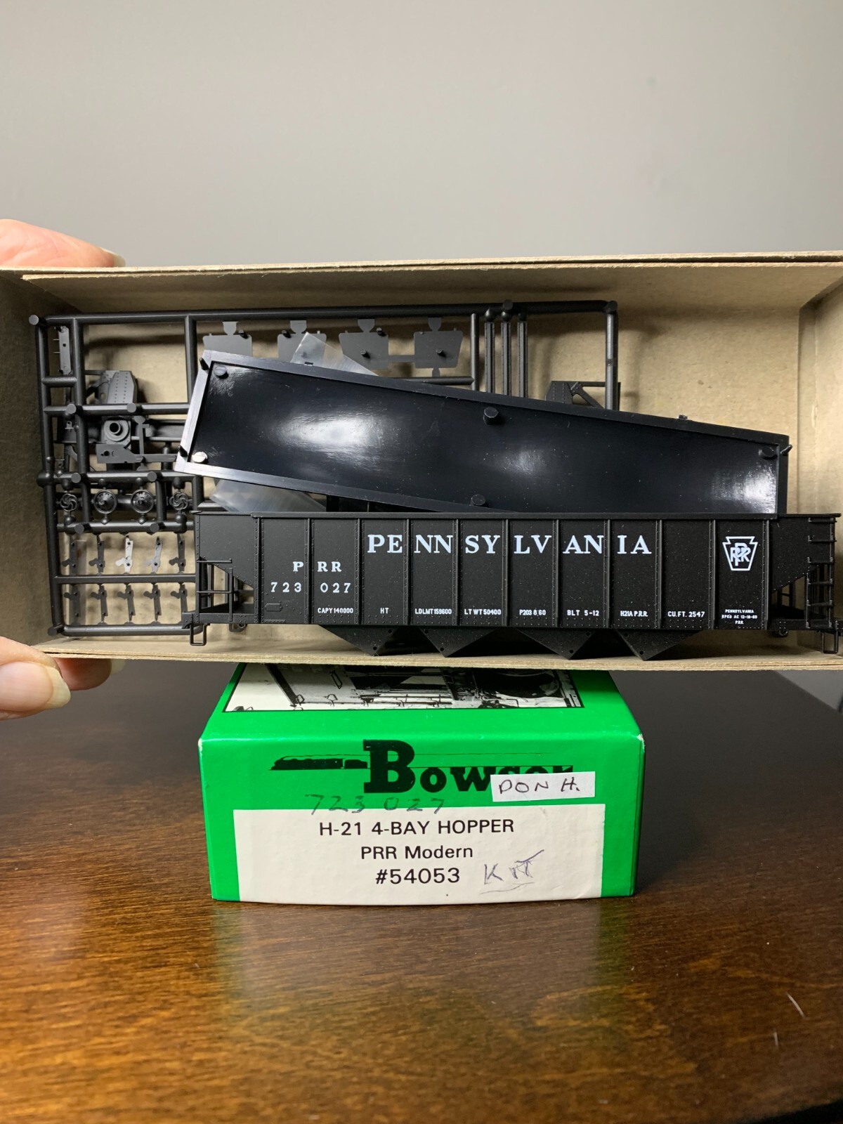 BOWSER #54053 P.R.R. "Modern" H-21 4-Bay Hopper Car #723027 KIT H.O. 1: ...