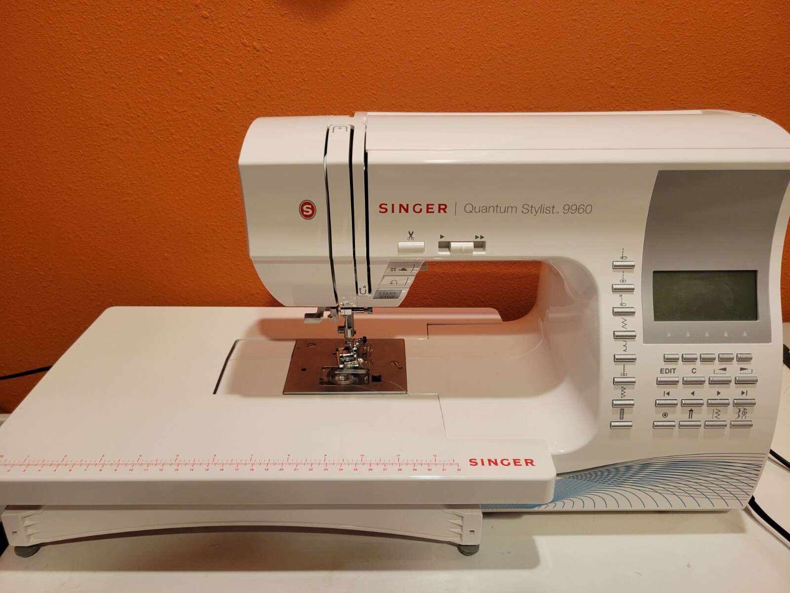 SINGER 9960 Quantum Sewing Machine With ACCESSORIES including 15 ...