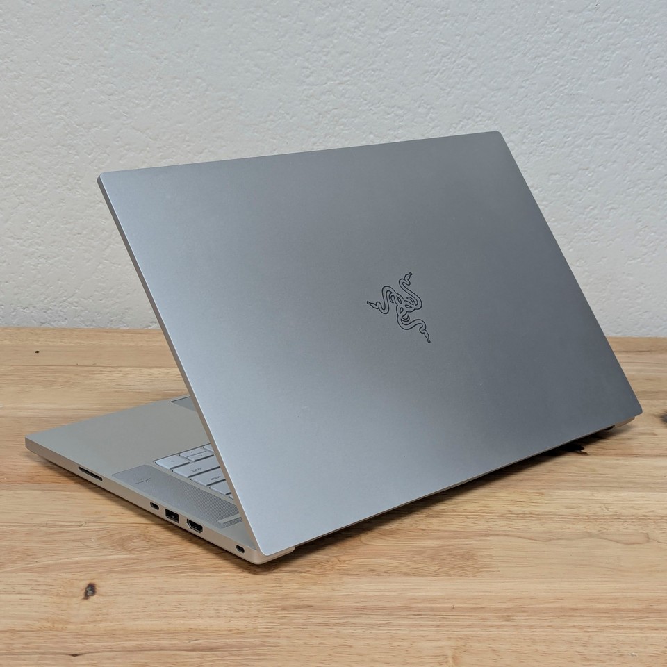 Razer Blade 15, Intel i7-10875H, 32GB RAM, 1TB SSD, Nvidia Quadro RTX ...
