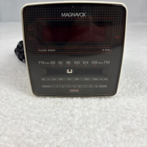 Magnavox D3110/37 White Cube Radio Alarm Clock-1985-AM/FM-Red LED ...