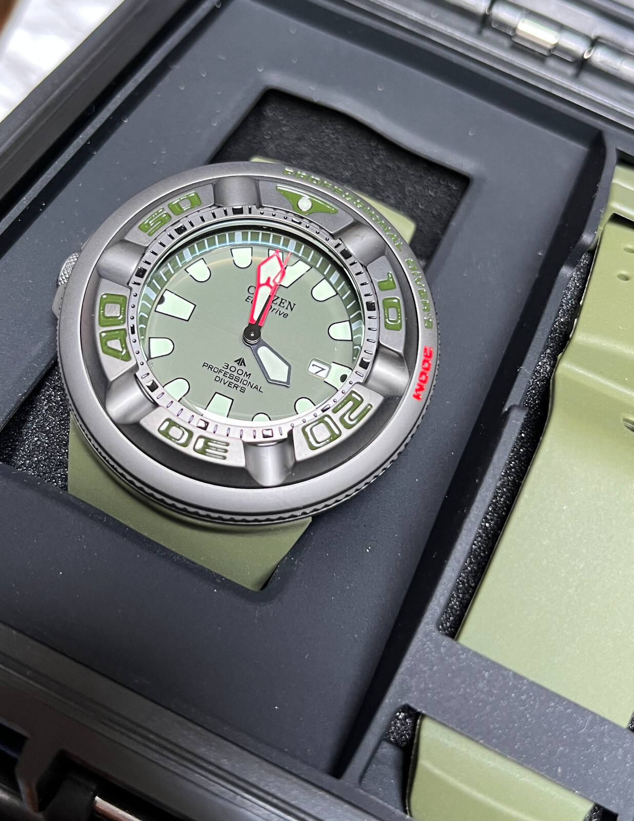 Citizen Promaster "ECOZILLA" BJ8057-09X Green & Gray 300M Professional ...