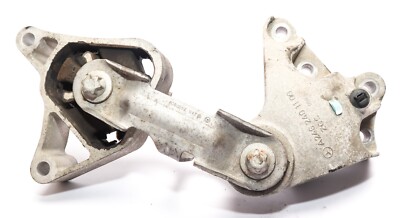 Mercedes-Benz W246 W242 Diesel Engine Mounting Bracket A2462401109 ...