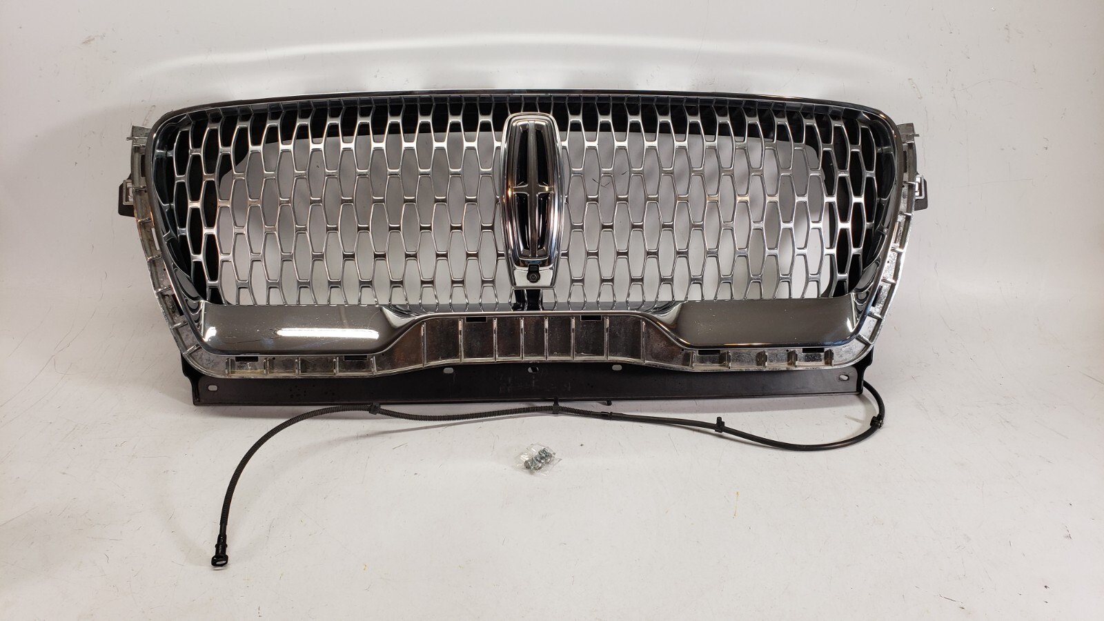 2021 2022 LINCOLN AVIATOR FRONT BUMPER CHROME GRILLE W/ EMBLEM CAMERA ...