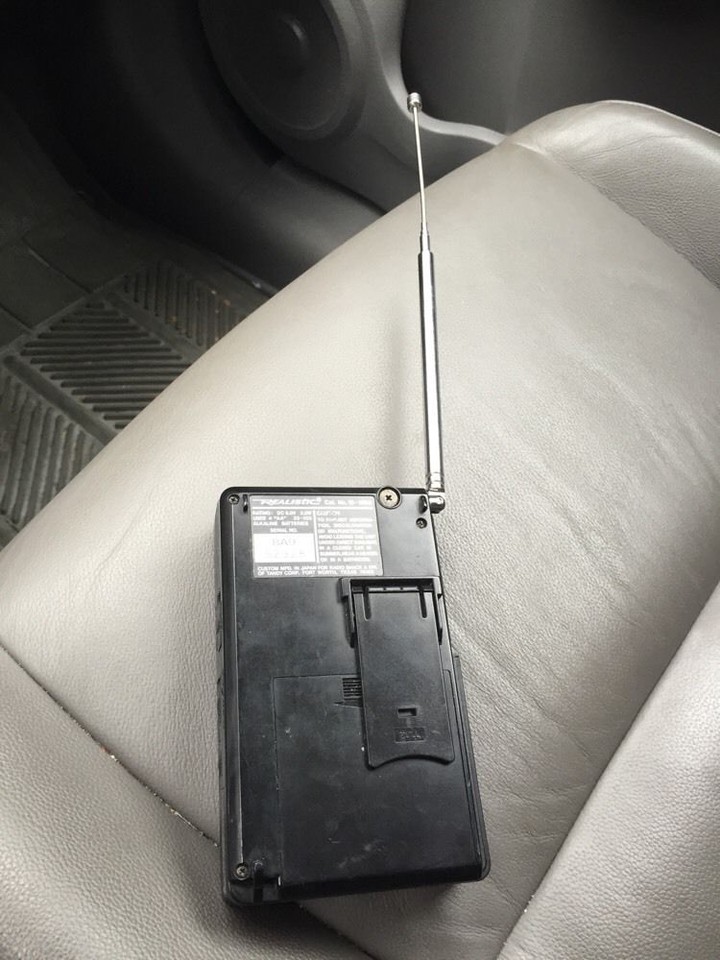 Vintage REALISTIC Pocketvision 22 Pocket Vision Hand-Held TV Model 16 ...