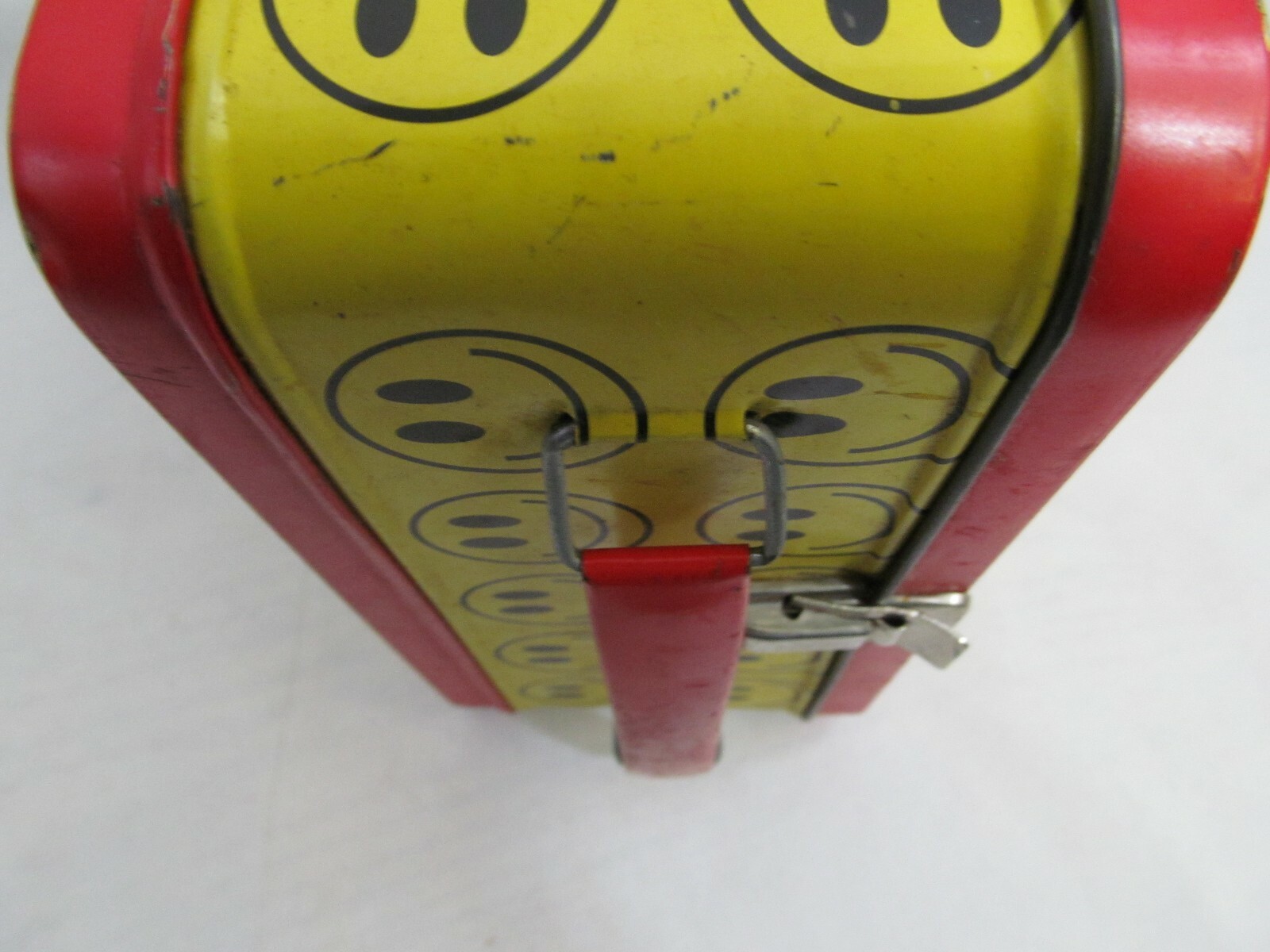 Metal Smiley Face Lunch Box TM & Brainiaks Inc Van Nuys CA 91405 Whiz!G ...