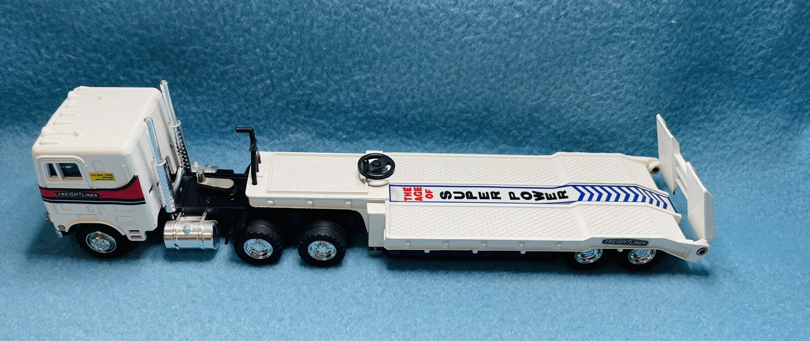 SHINSEI Mini Power 601 Truck Freightliner W/ Low-loader - Heavy Vehicle ...
