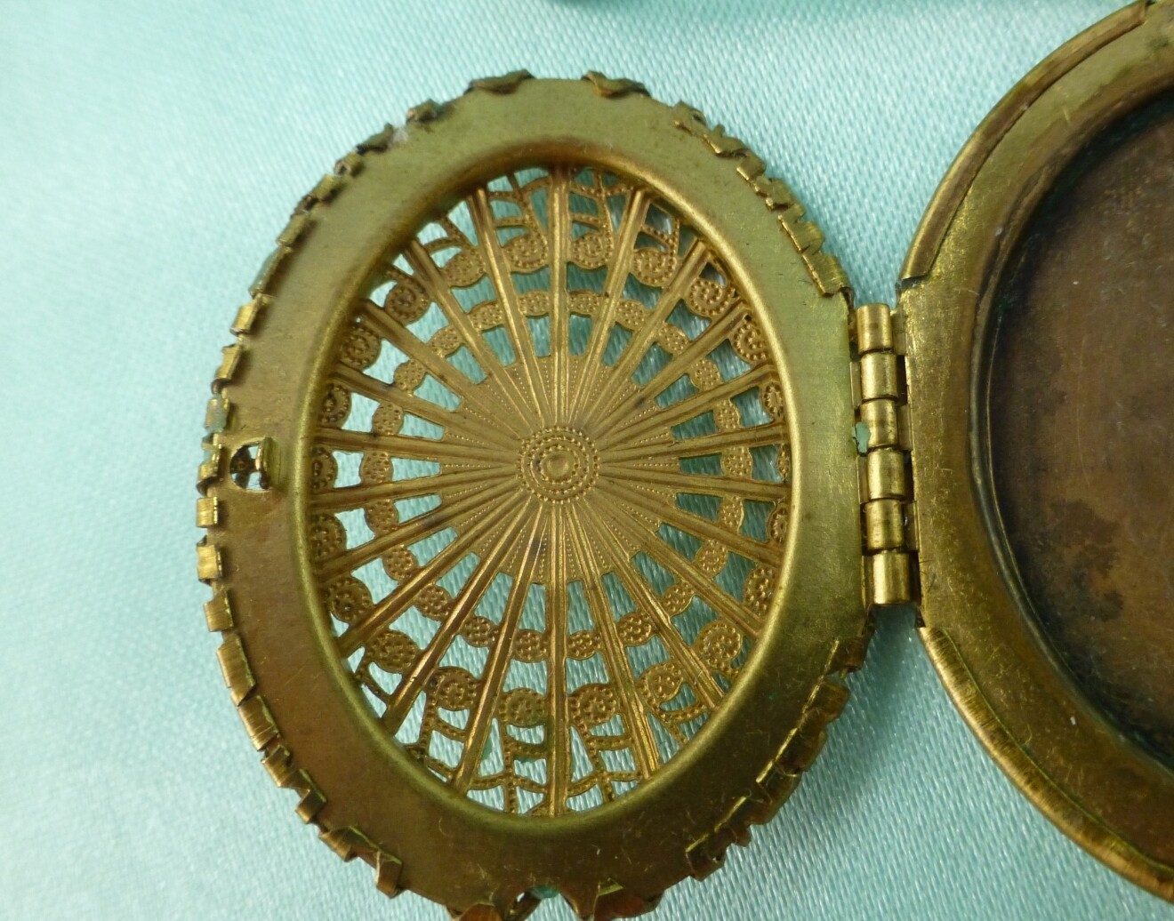 FAB Filigree Openwork Safety Pin Photo Locket Brass T… - Gem