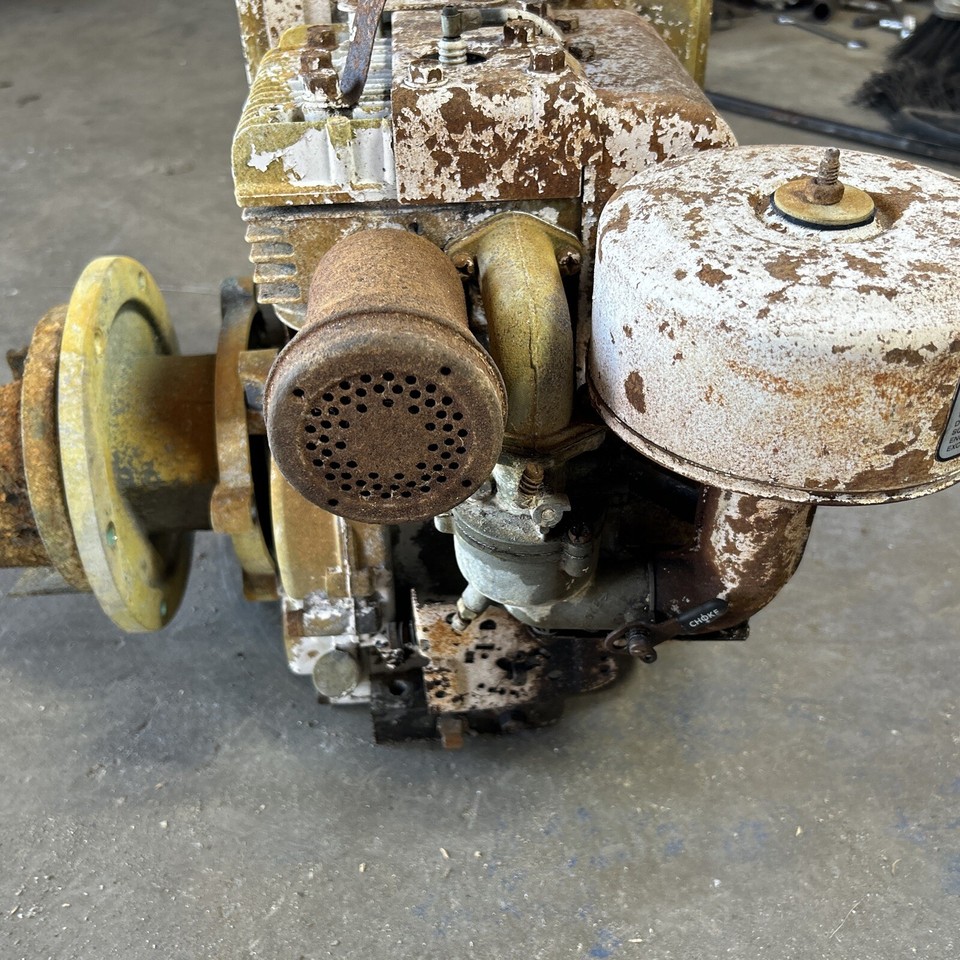 Vintage Briggs & Stratton 8 hp with -1 inch output shaft/model 190432 ...