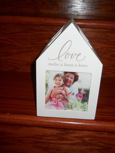*NEW ~ HALLMARK ~ White Cottage Photo Frame Cube ~ 8 Photos ~ MSRP $19. ...