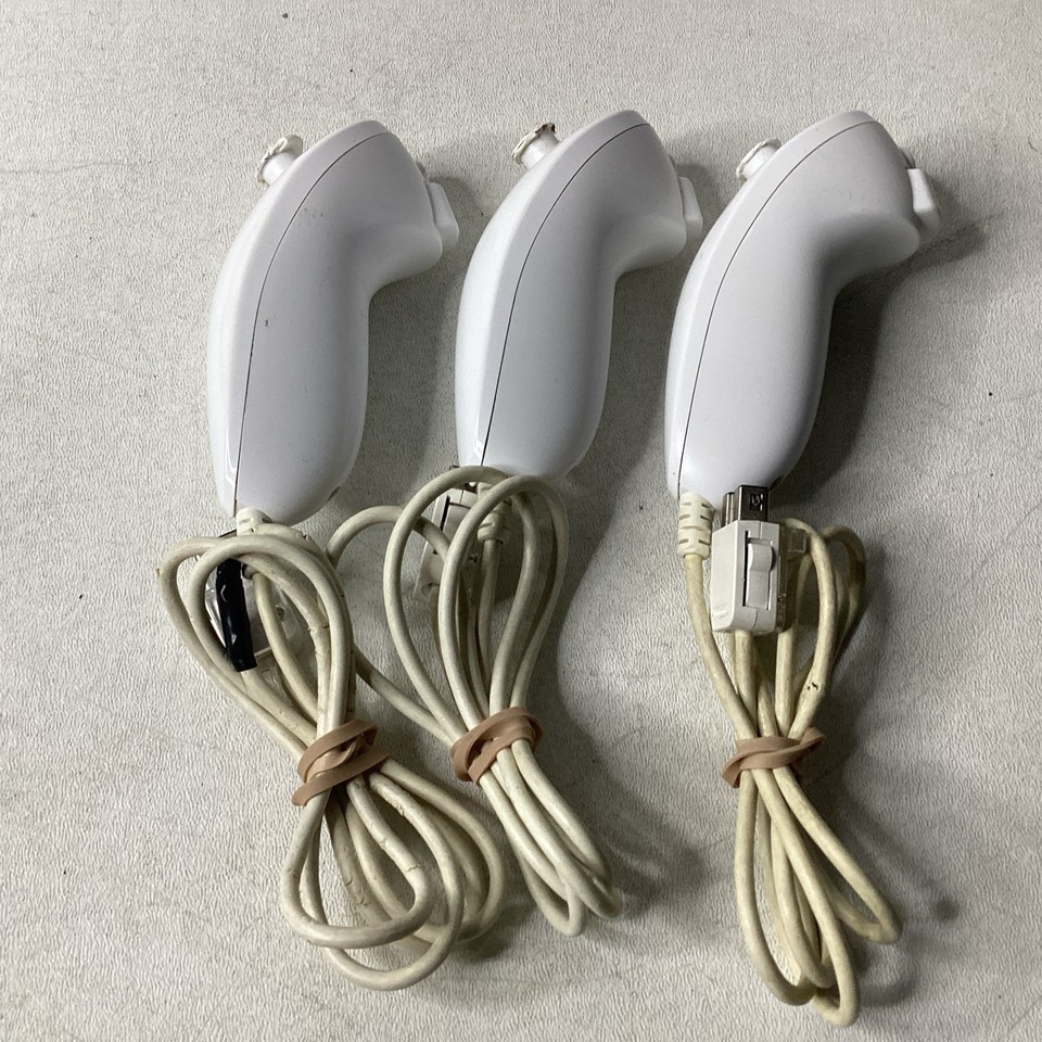 Genuine Nintendo Wii & WiiU Nunchuck Lot of 3 - Nunchucks for Wiimote ...