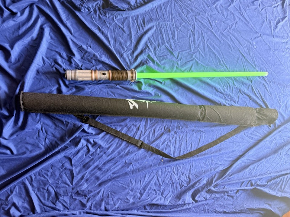 STAR WARS GALAXY’S EDGE SAVI’S WORKSHOP CUSTOM LIGHTSABER PROTECTION ...