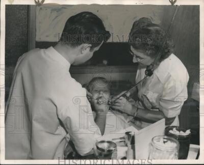1947 Press Photo Doctor Samuel Dreizen, Dentist and Patient Ann McMath ...