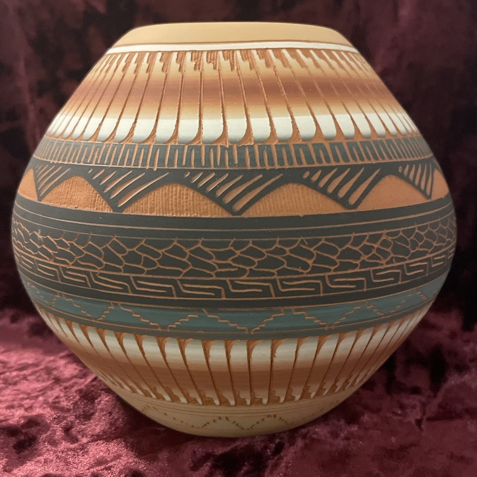 SUSIE CHARLIE Completely Carved TOP to Bottom Native American Navajo ...