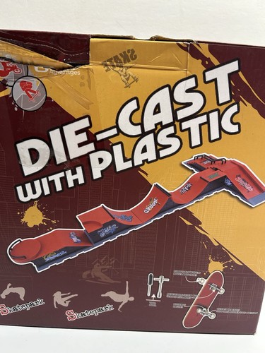 Toy Skate Park die-cast w/plastic Skatepark Skateboard & Tools Finger ...