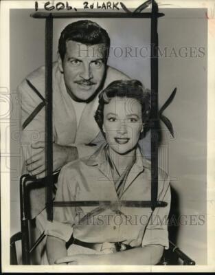 1955 Press Photo Actors Robert Preston & Phyllis Thaxter star in "Fear ...
