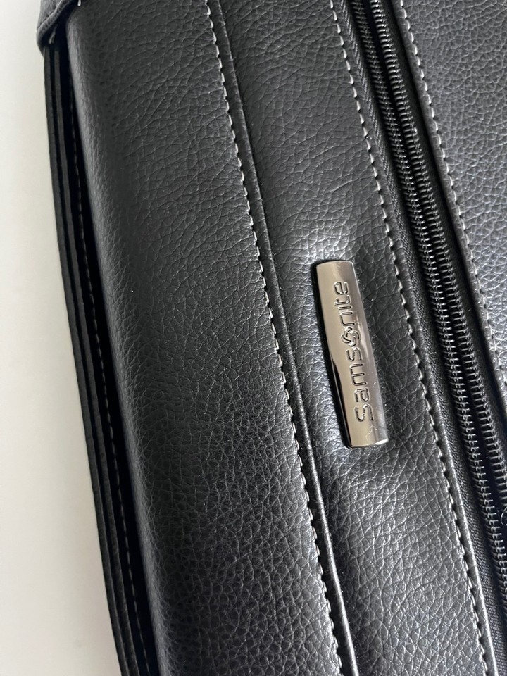Samsonite Black Faux Leather 3 Ring Zip Binder with Calculator 11" x 13 ...