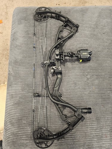 Hoyt Carbon RX Twin Turbo Blackout 29in. 70lb. Right Hand for sale ...