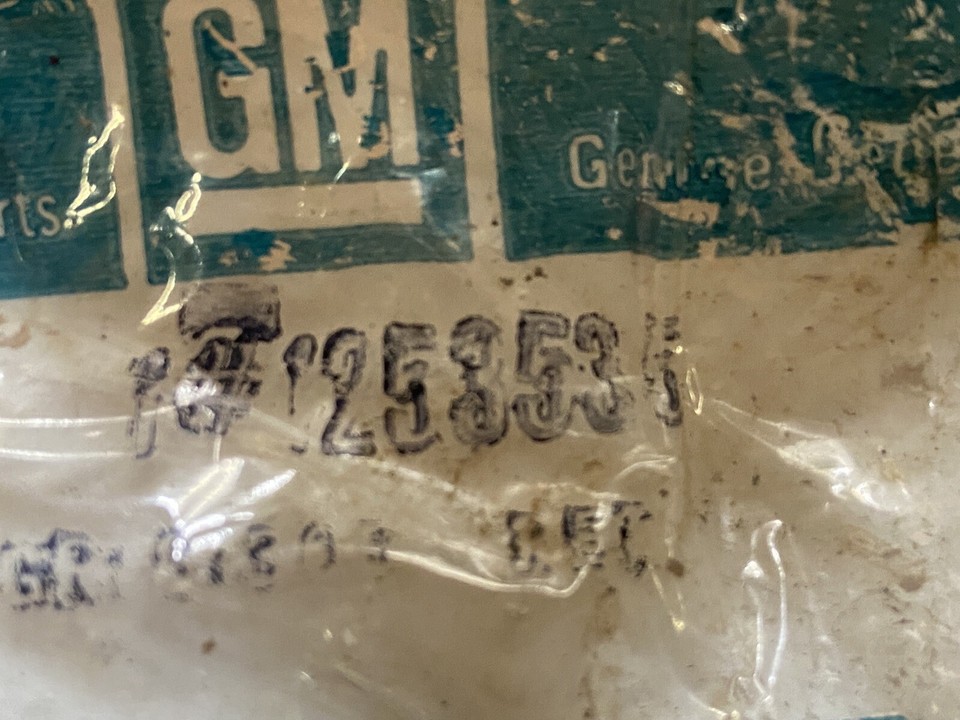 GM 1253535 Rocker Panel Molding Fender Retainer 1977-80 LeSabre ...