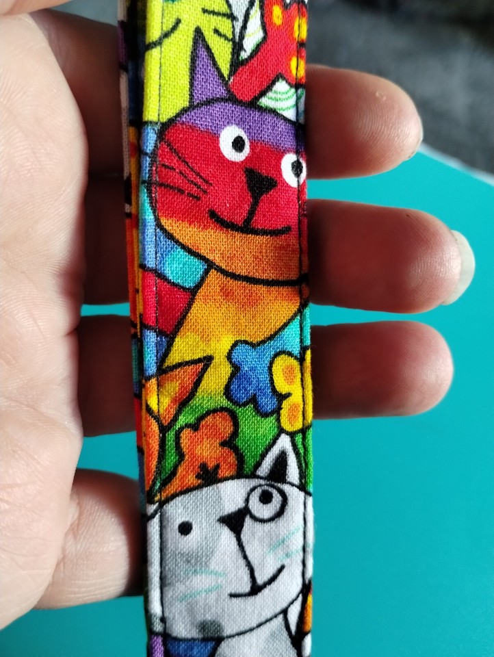 Cat Handmade Wristlet key chains, Colorful Cats keychain, Hands free ...