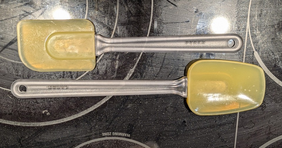 PYREX Accessories, Silicone Spatula Set, Yellow Color, Clear Handle 11 ...