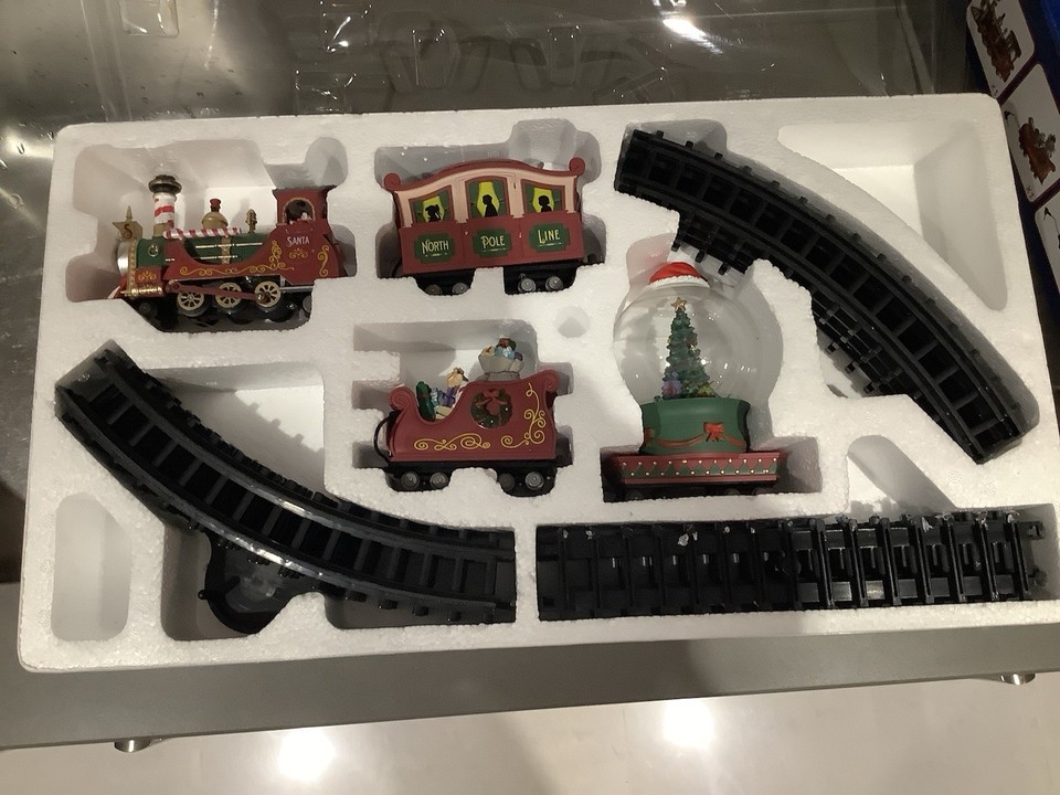 LeMax North Pole Express Christmas Train Set Battery Powered | eBay UK
