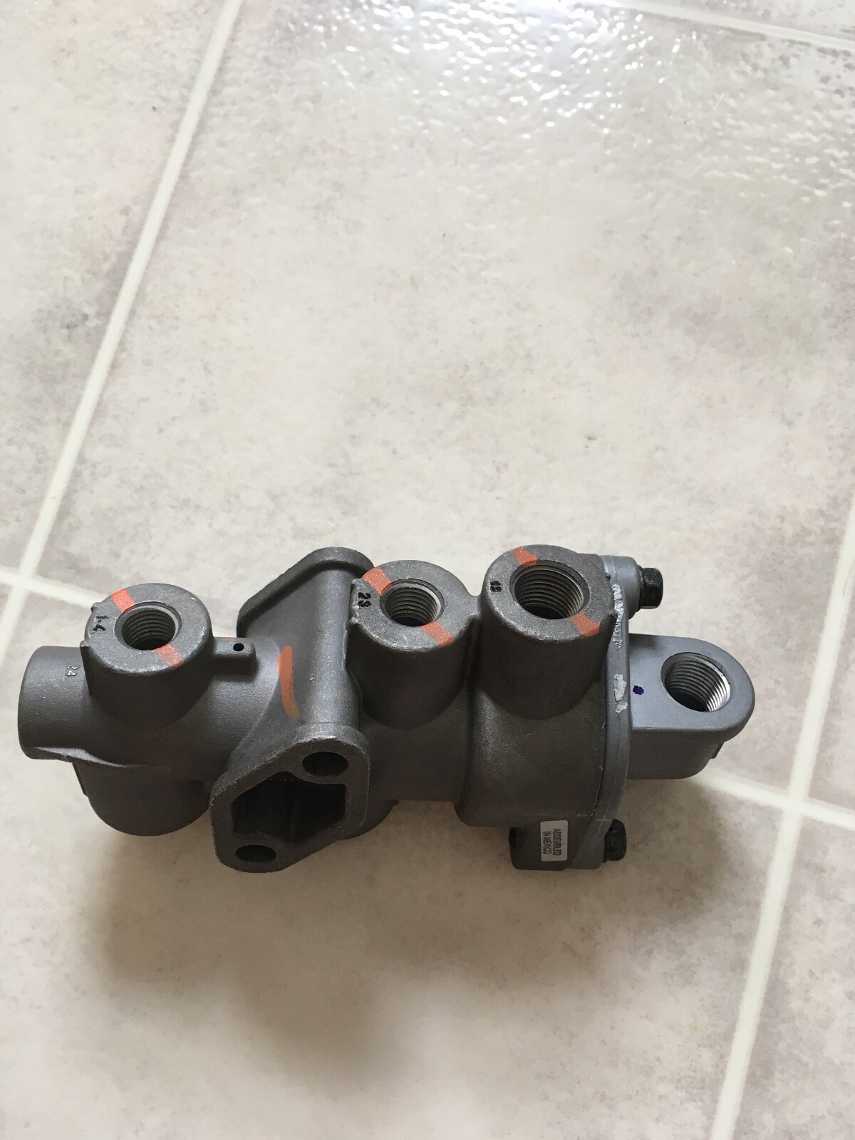 Bendix 065706 TP-3DC Tractor Protection Valve Double Check Valve ...