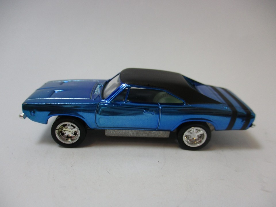 Johnny Lightning Pull Back w/Slot Car Body 1969 DODGE CHARGER (Candy ...