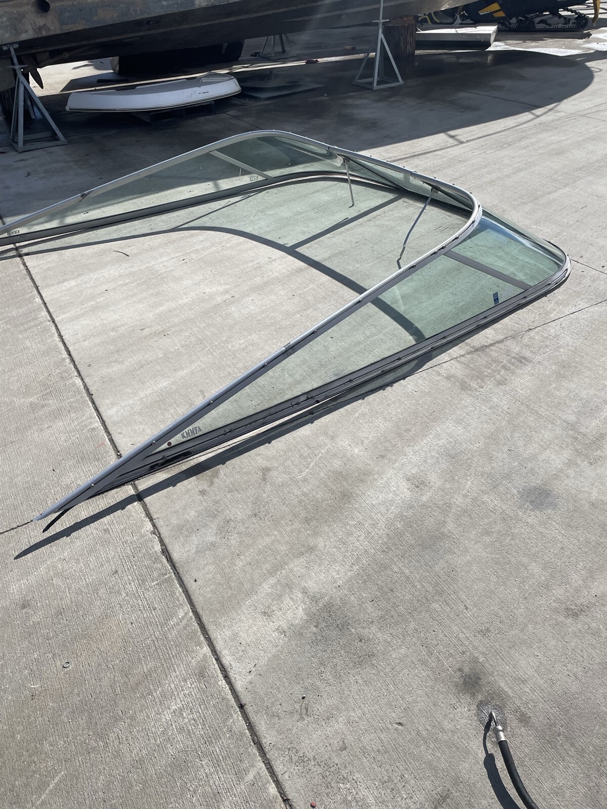 01 Four Winns 280 Horizon boat curved glass windshield wind shield ...