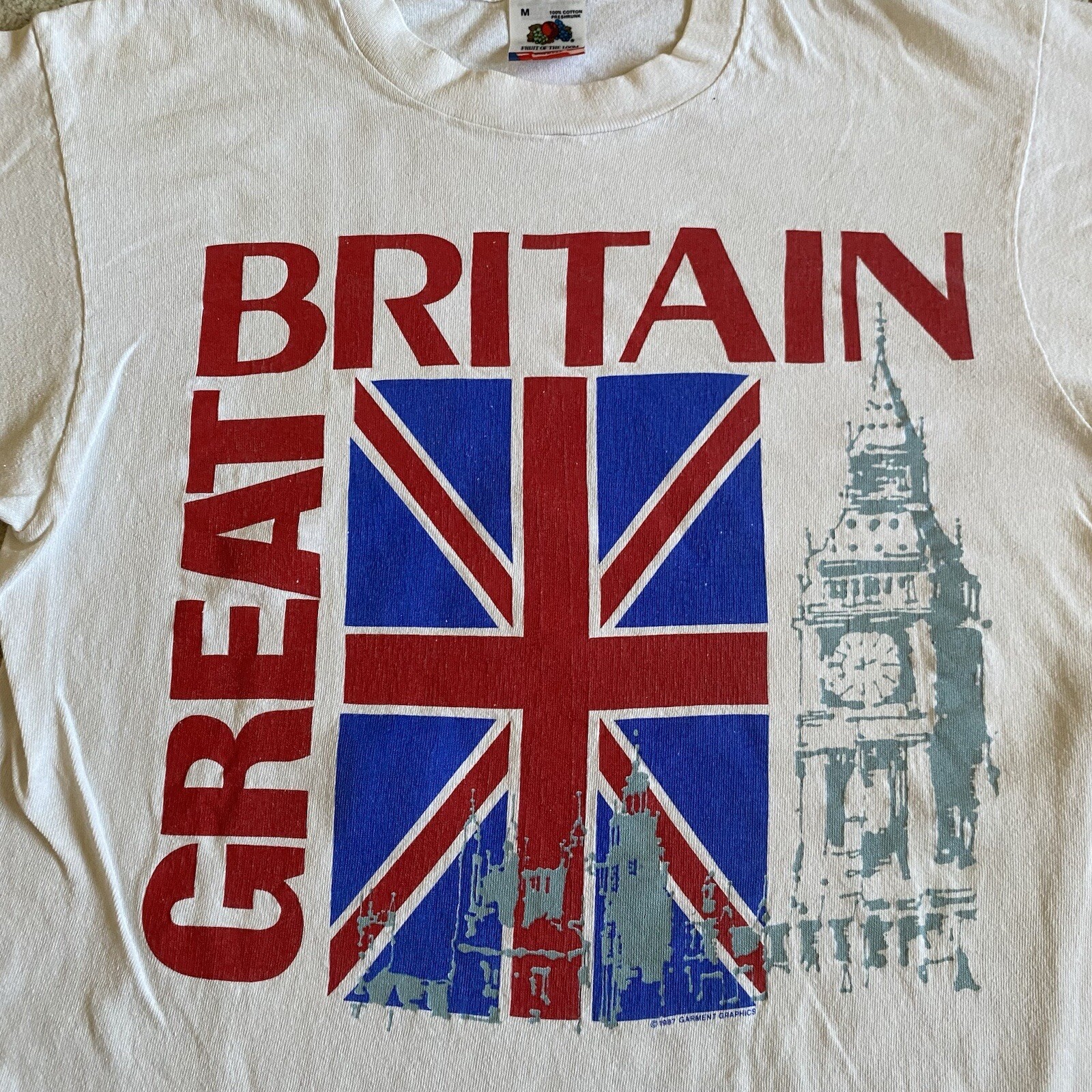 Vintage 1987 GRAPHICS Fabric Square T-Shirt Great Bri… - Gem