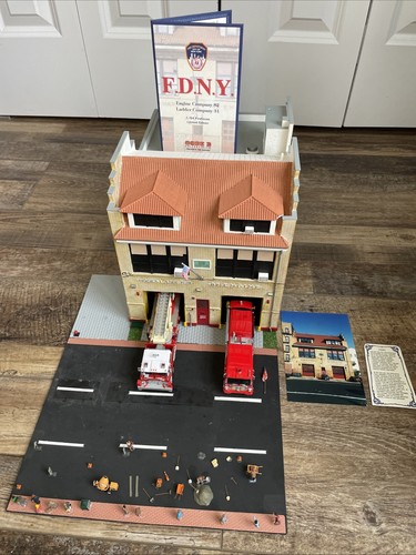 Code 3 FDNY Firehouse L31/E82 (13108) + Ladder 31 & Engine 82 W/COA Die ...