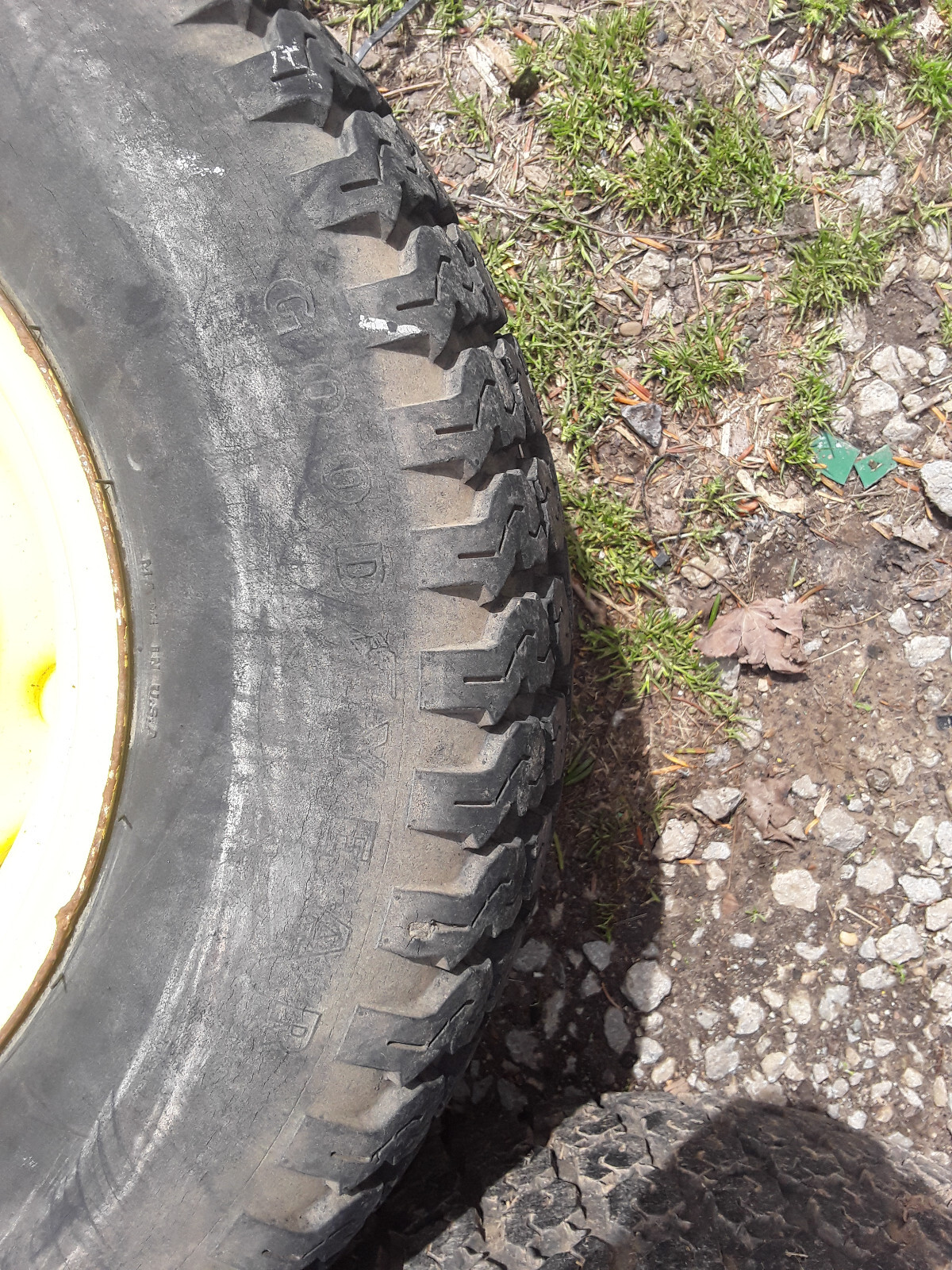 John Deere 325 345 GT235 GT262 GX335 23X10.5-12 2 Rear Turf Tire + Rims ...